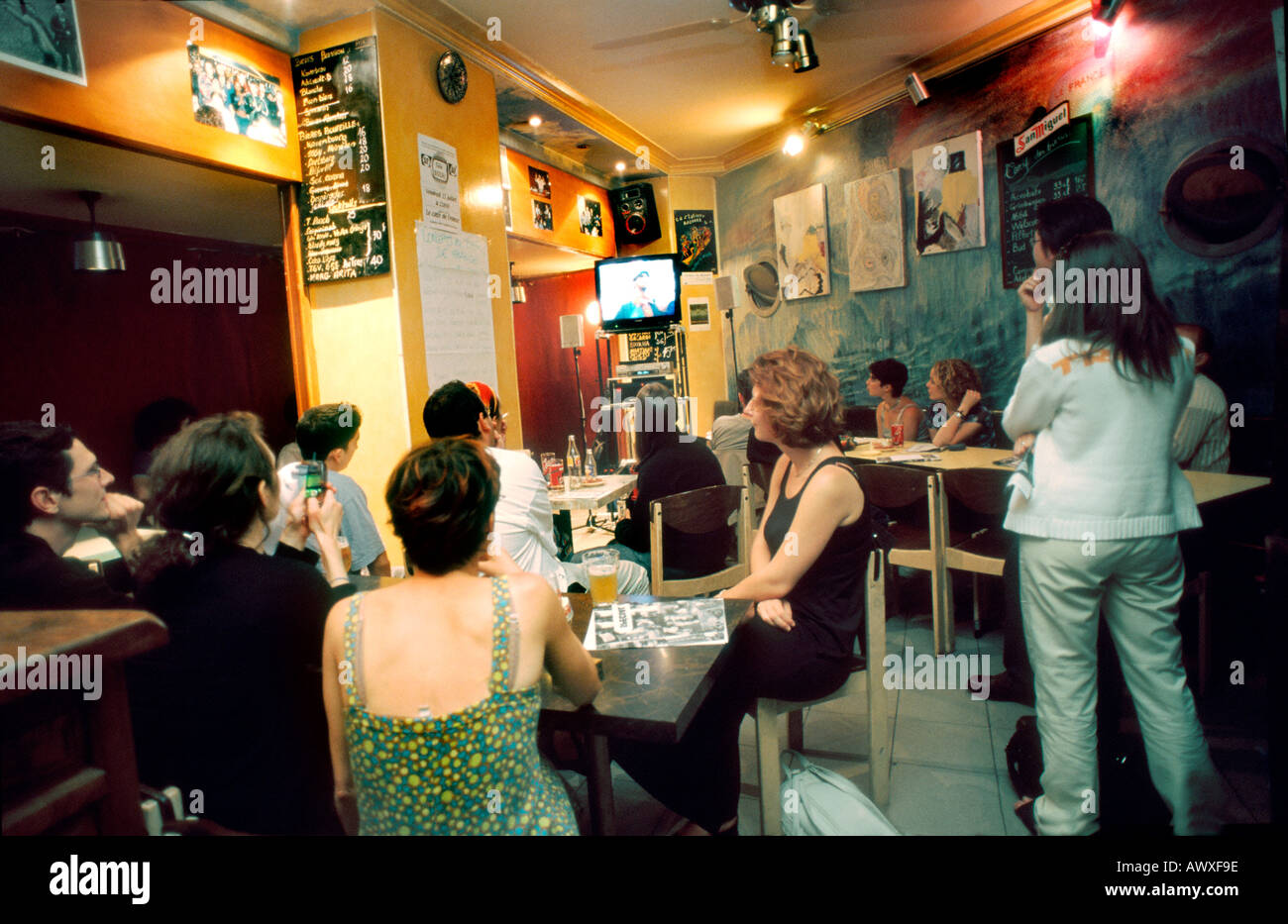 Students busy bar hi-res stock photography and images - Alamy