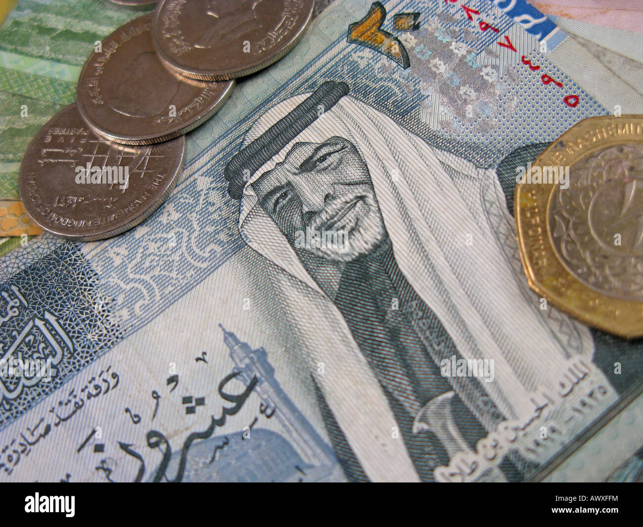 JORDAN. Pile of Jordanian dinars (notes and coins Stock Photo - Alamy