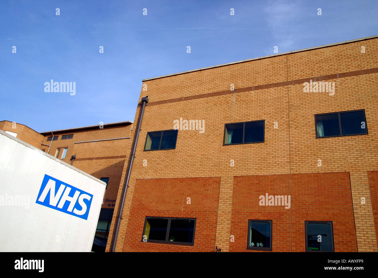 hospital building showing NHS sign Stock Photo - Alamy
