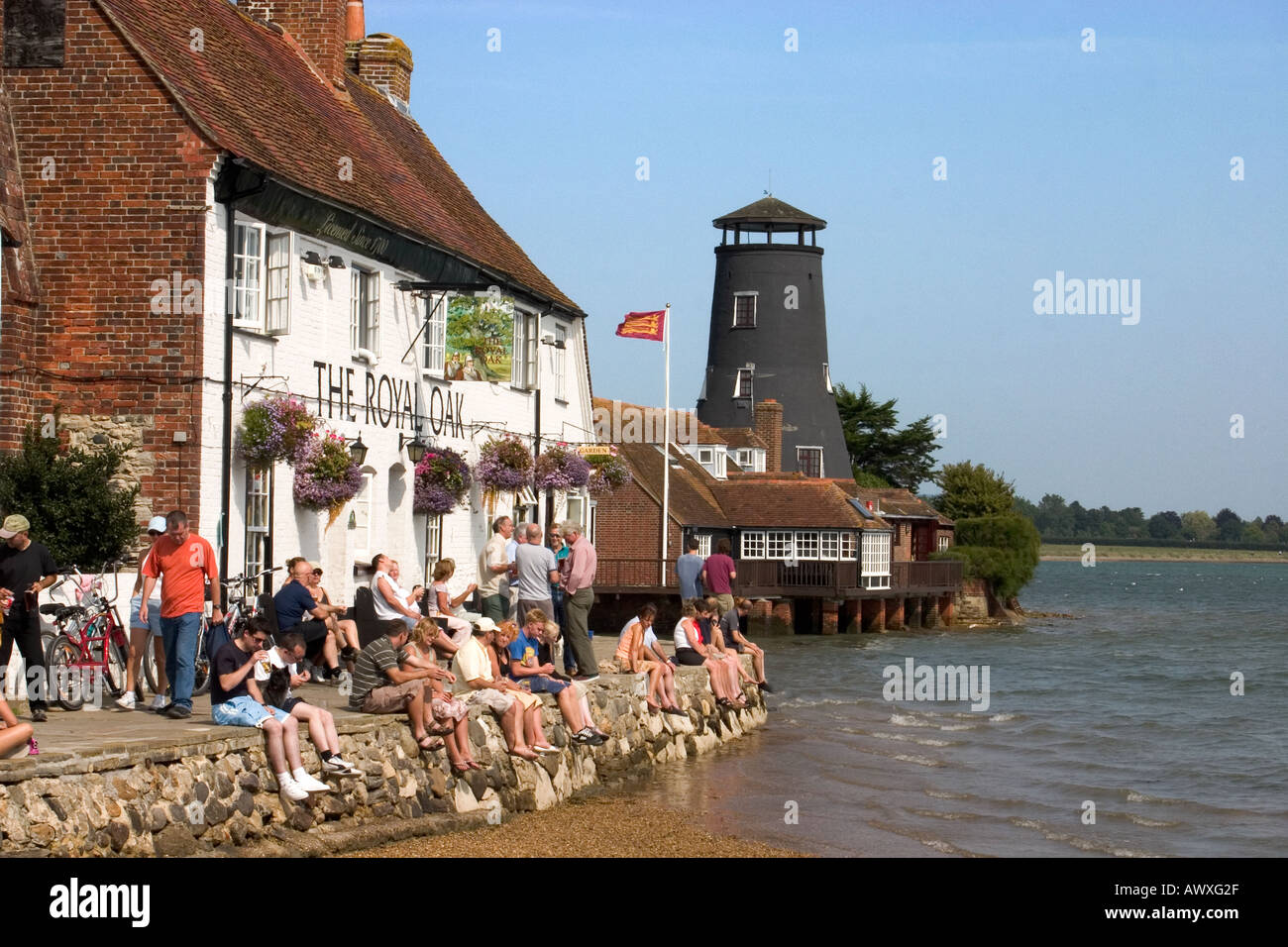 Royal Oak Langstone nr Hayling Island Hampshire UK Stock Photo - Alamy