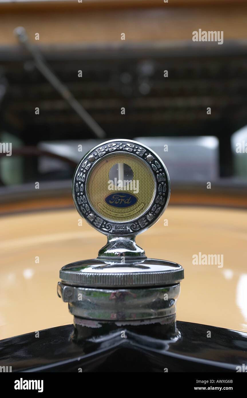 Ford's first attempt at mass producing a true "dual purpose" vehicle ...