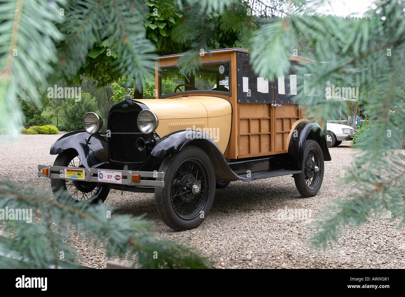 Ford's first attempt at mass producing a true "dual purpose" vehicle ...