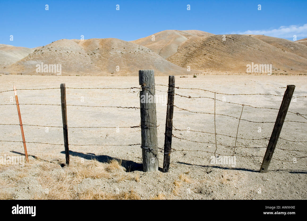 barbed wire in desert 1 Stock Photo - Alamy