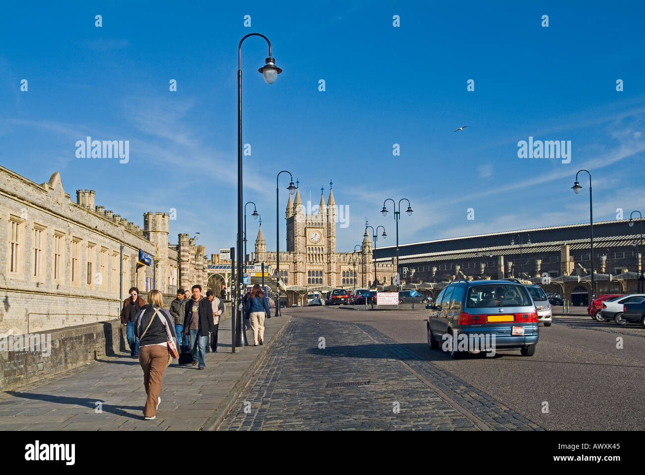 Bristol station approach hi-res stock photography and images - Alamy