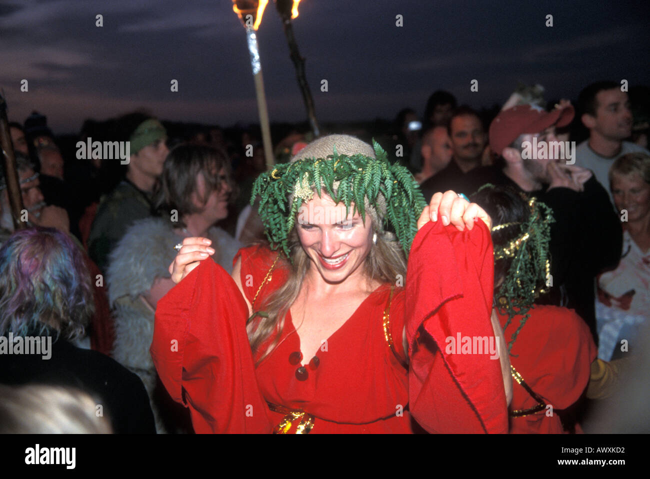 Dancing summer solstice at Stonehenge Stock Photo - Alamy
