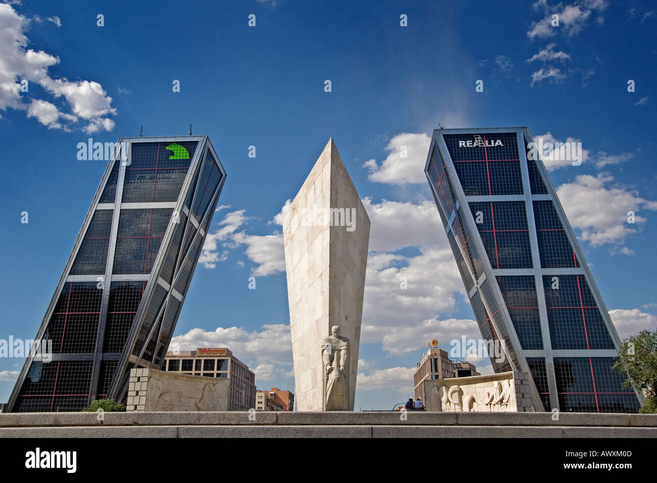 the calvo sotelo monument and kio towers of madrid city spain Stock ...