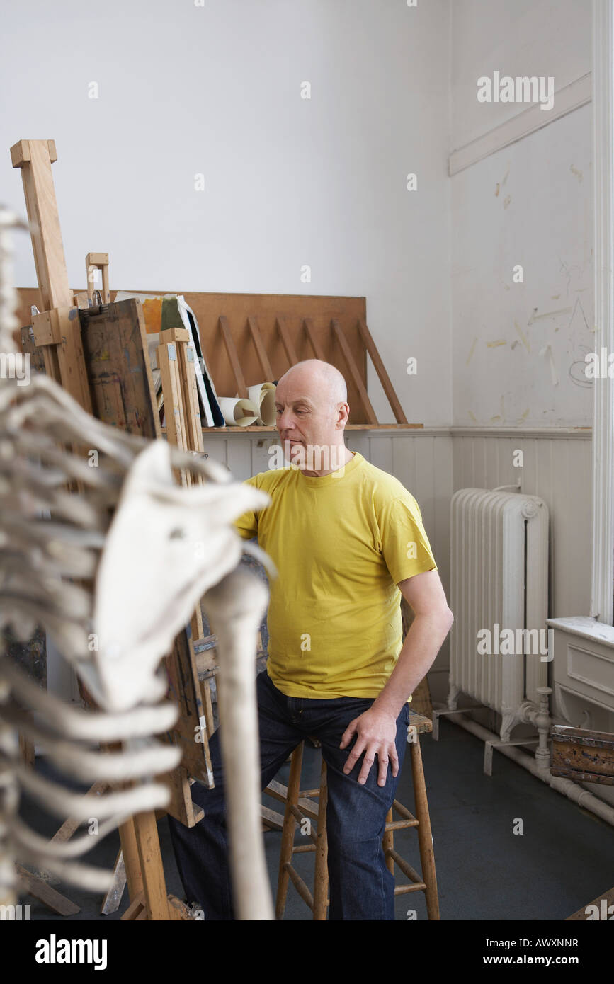 Artist drawing skeleton in studio Stock Photo - Alamy