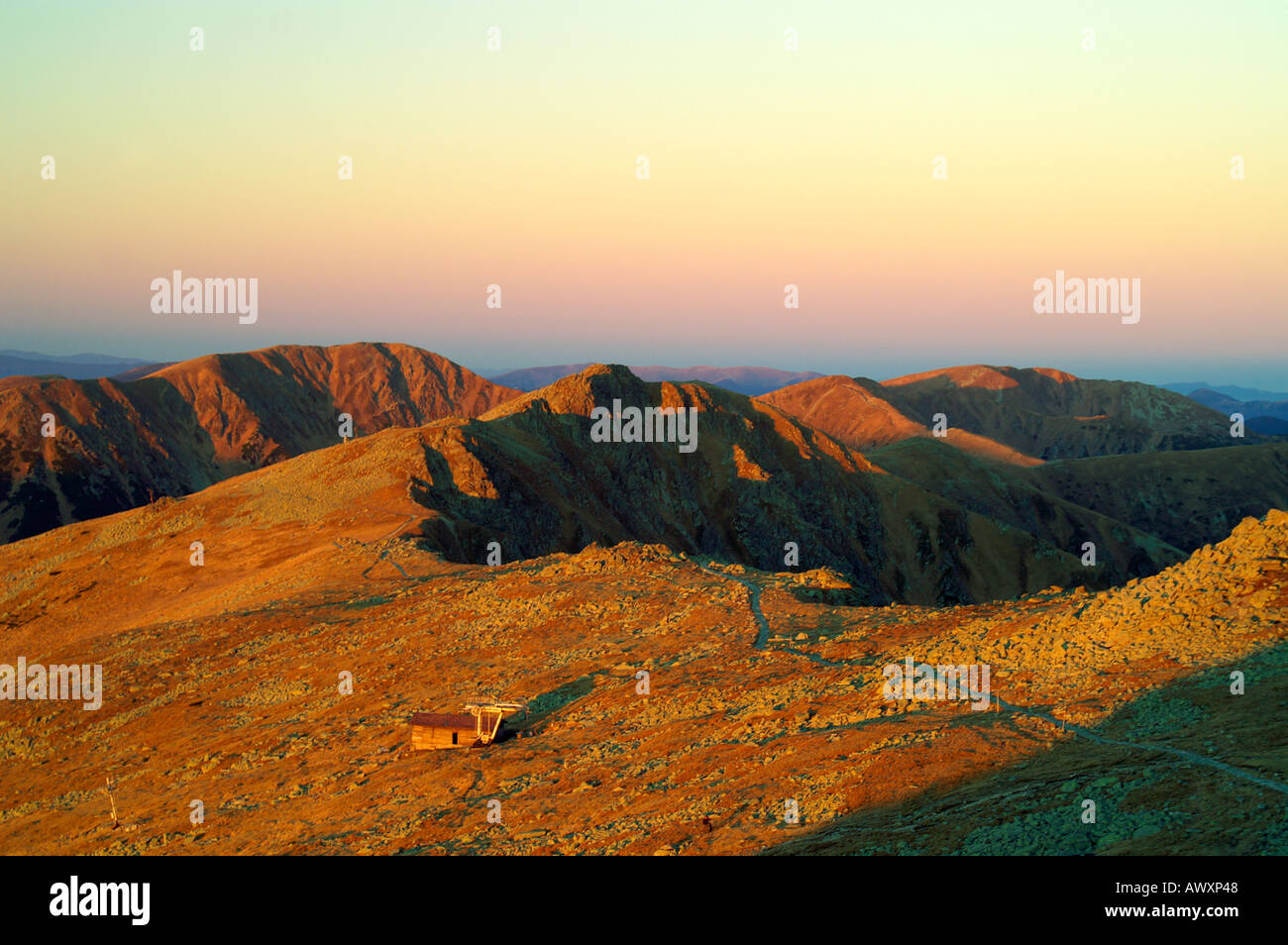 Sharp mountain range hi-res stock photography and images - Alamy