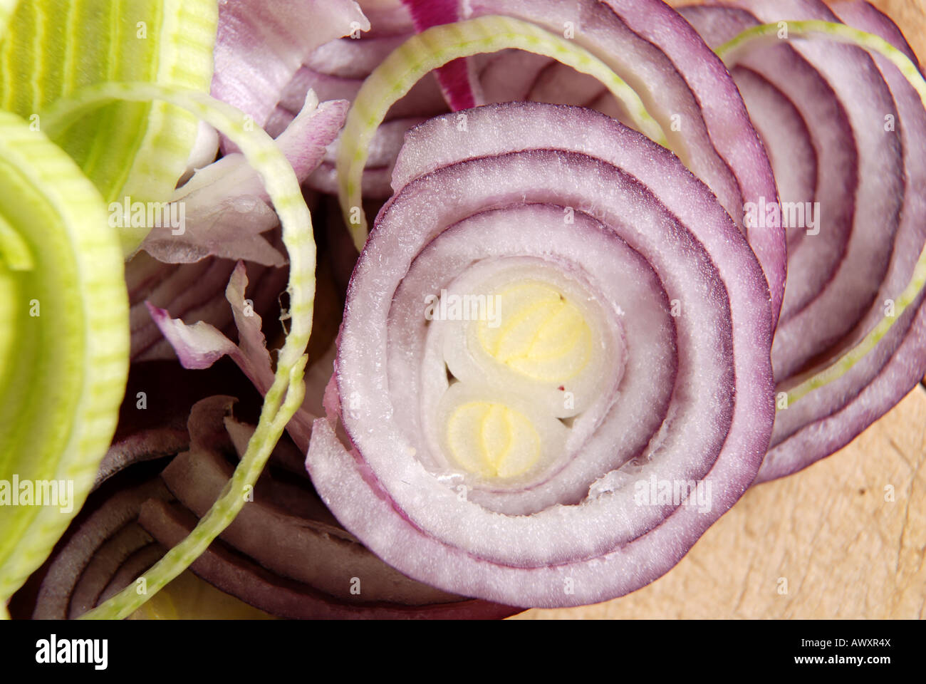 Sliced purple onion hi-res stock photography and images - Alamy