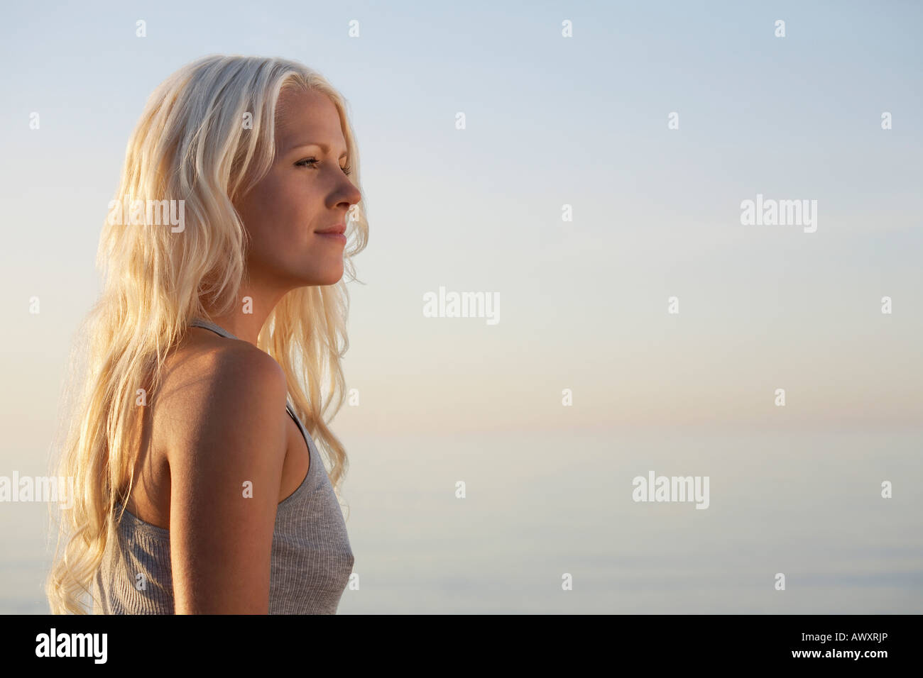 Young woman side view beach hi-res stock photography and images - Alamy