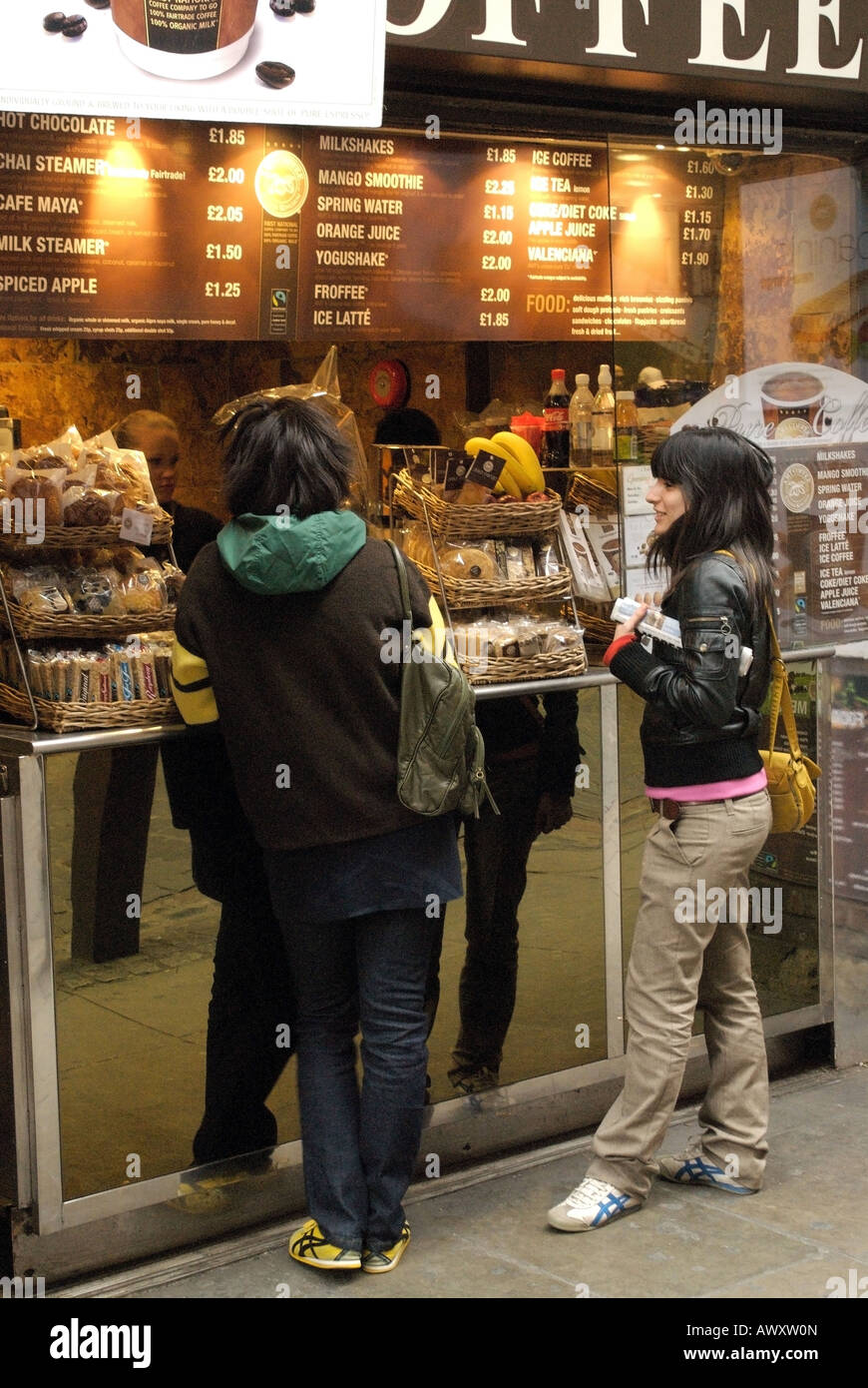 Coffee kiosk hi-res stock photography and images - Alamy