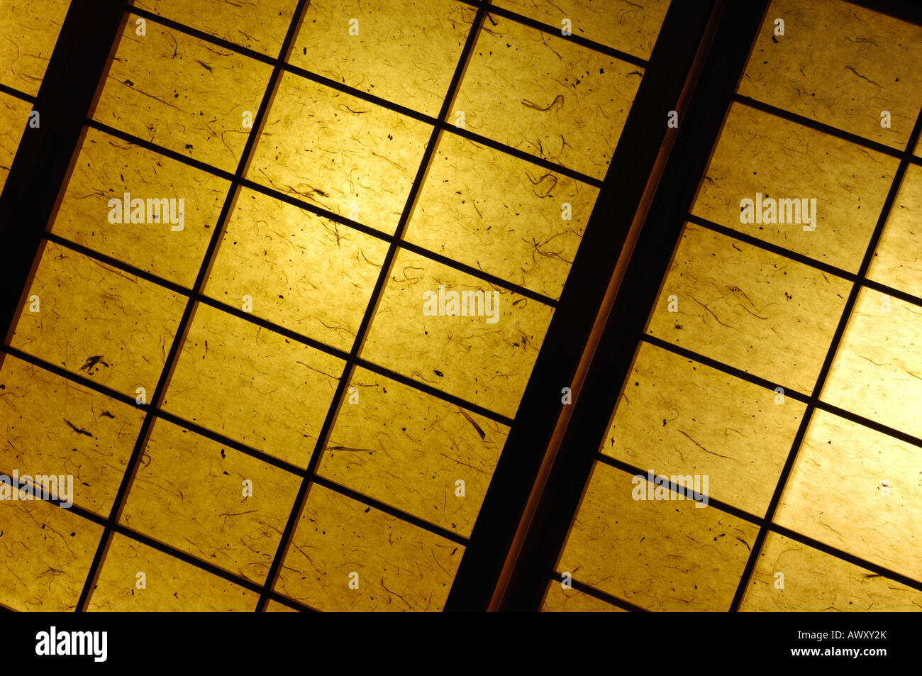 Shoji screen background hi-res stock photography and images - Alamy