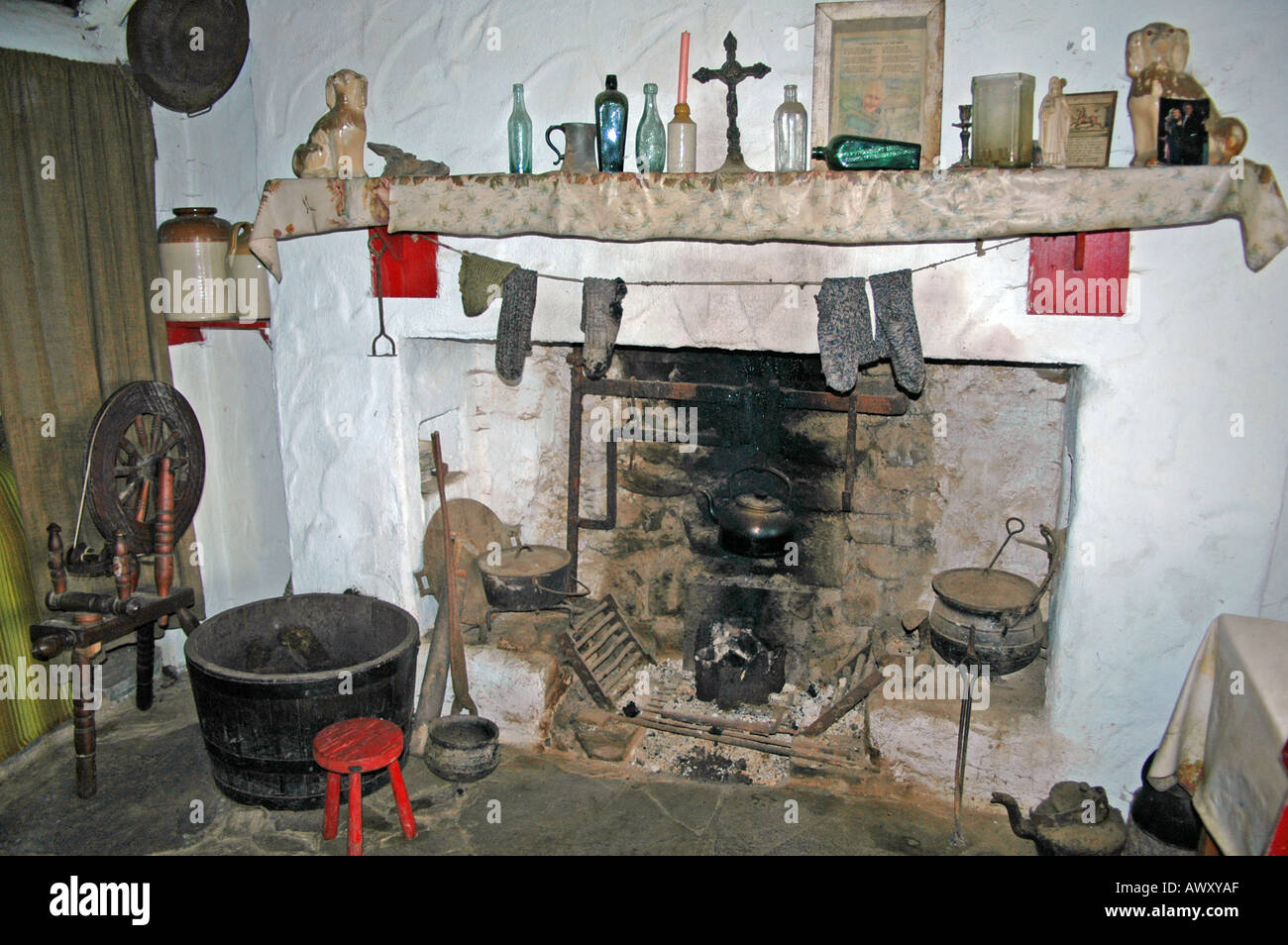 Famine cottage hi-res stock photography and images - Alamy