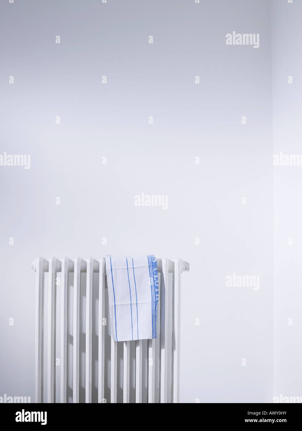 Dish cloth on radiator Stock Photo - Alamy