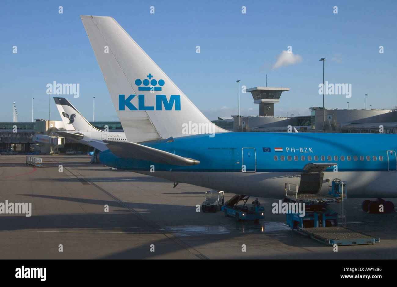 Schiphol klm airport plane amsterdam netherlands hi-res stock ...