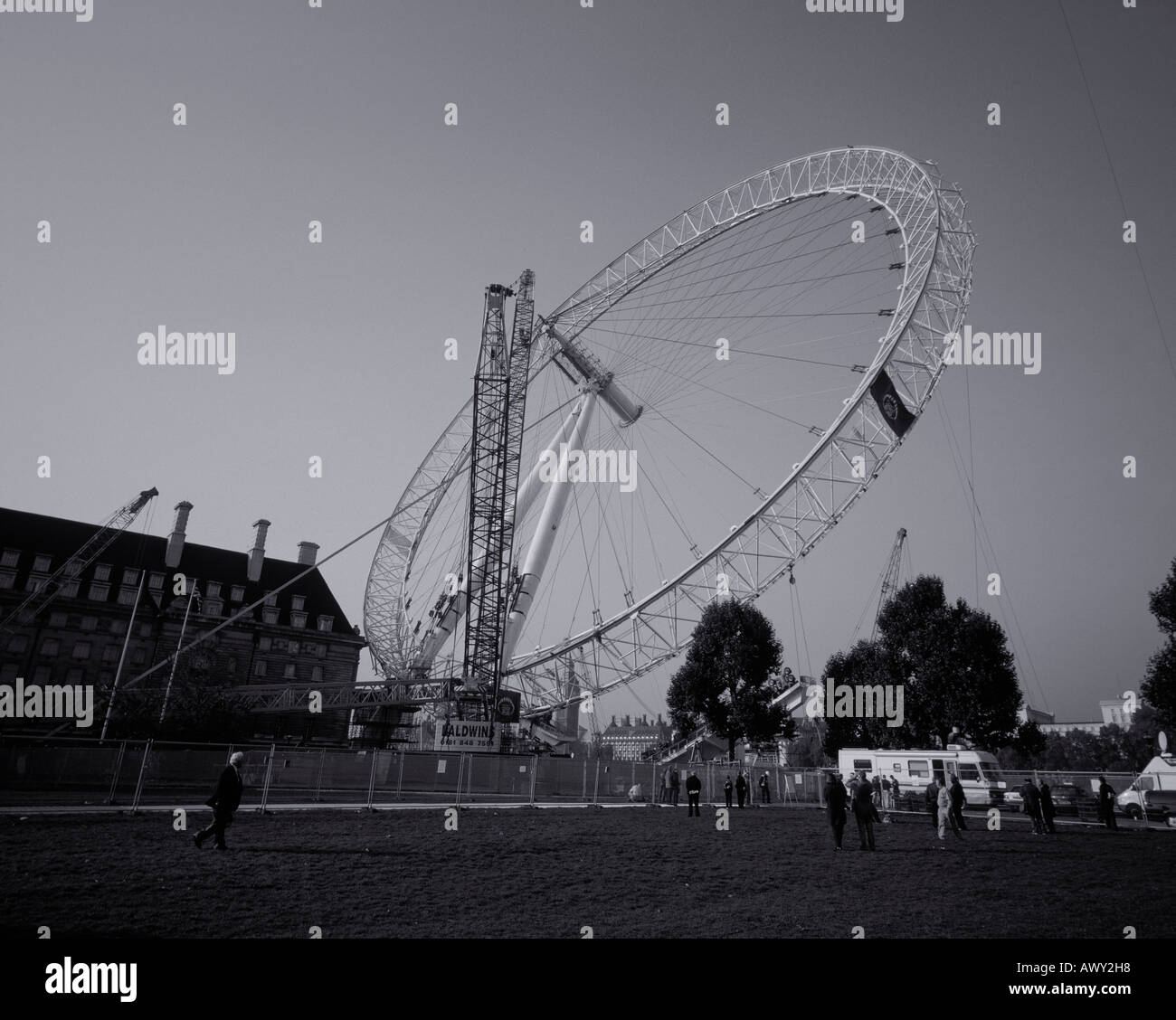 The iconic London Eye being raised in 1999 on the south bank of the ...