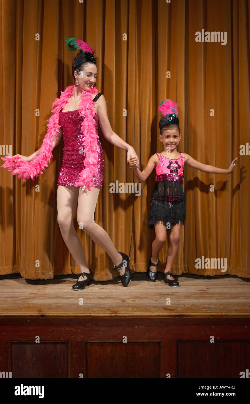 Tap dance children hi-res stock photography and images - Alamy