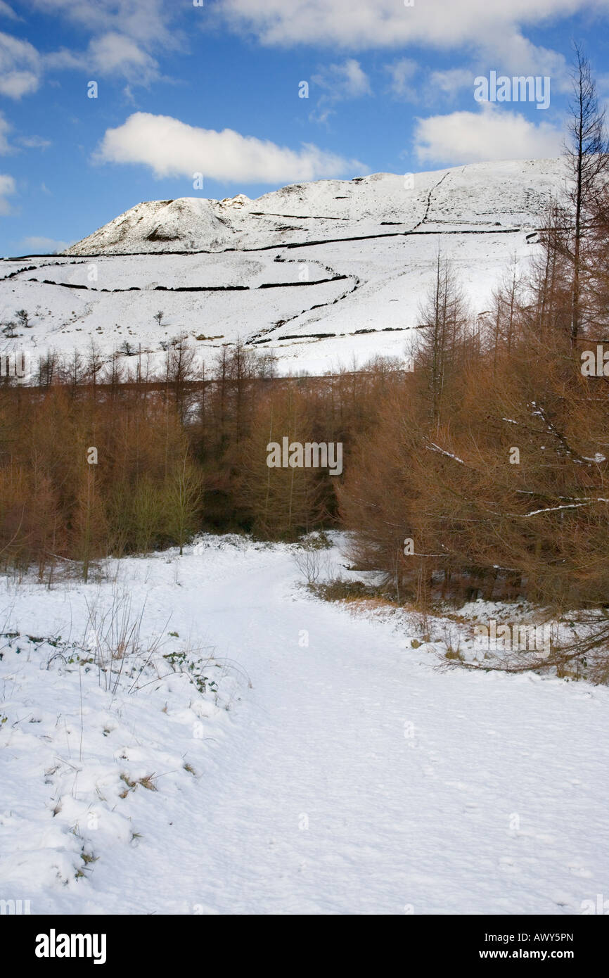 Snow covered Path in the Longdendale Valley in the Peak District Stock ...
