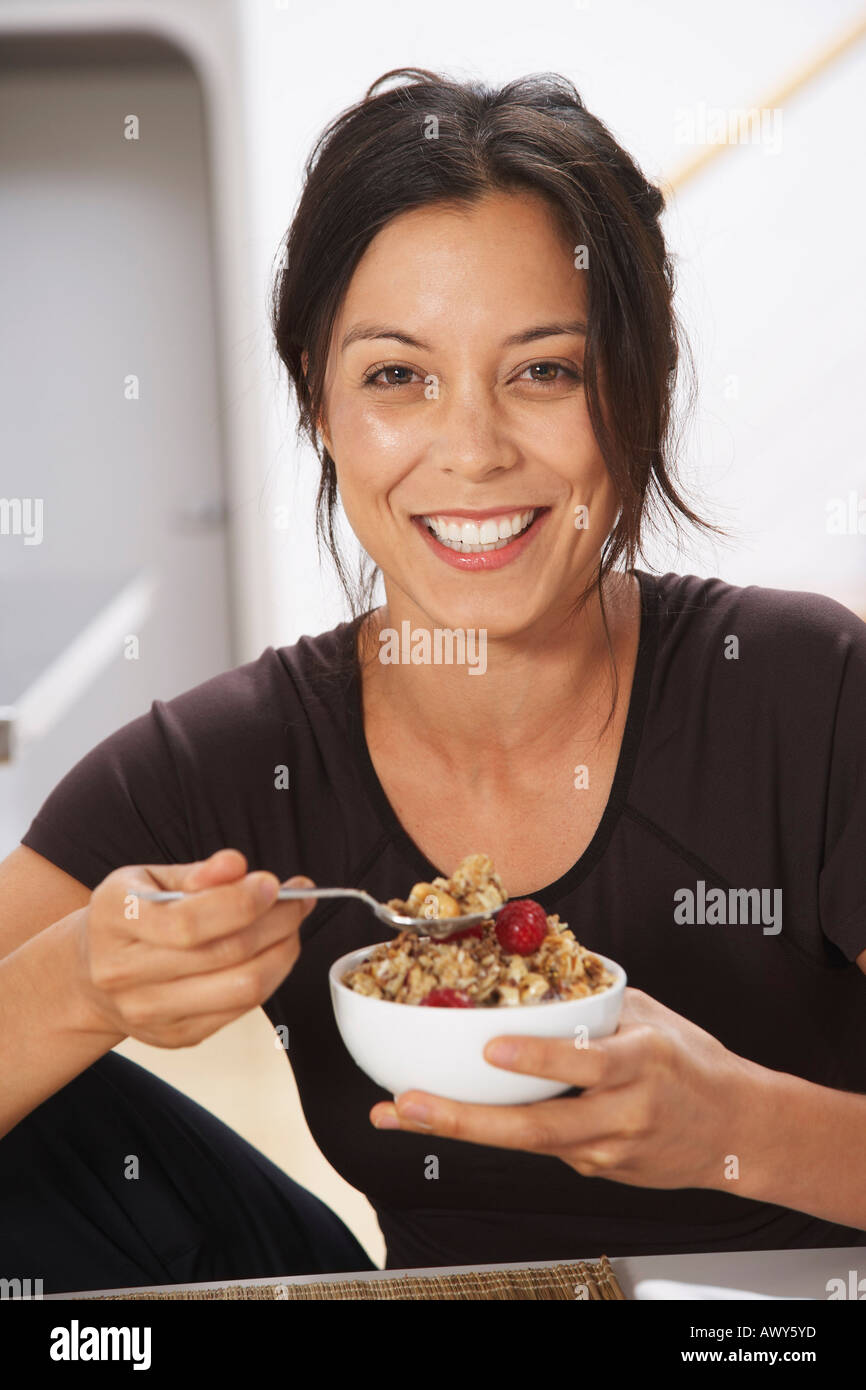 Portrait woman facing sideways hi-res stock photography and images - Alamy