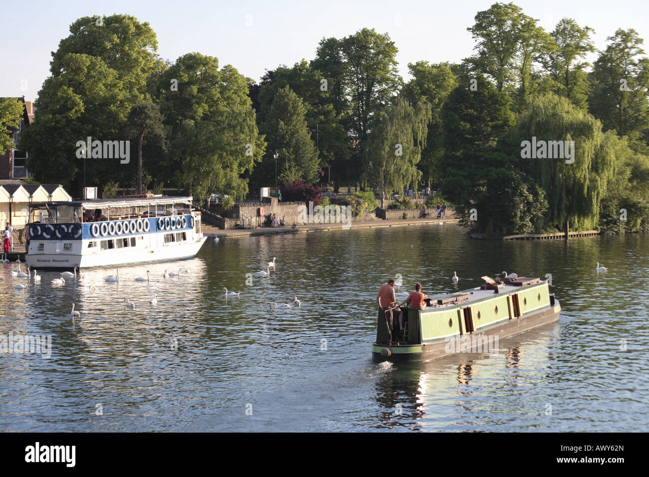 Navigating river thames hi-res stock photography and images - Alamy