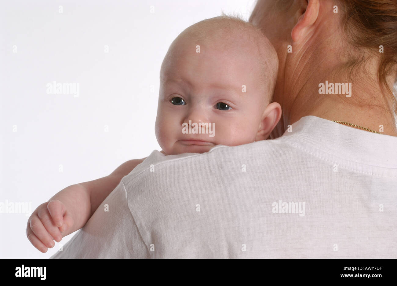 baby looking over mothers shoulder Stock Photo - Alamy