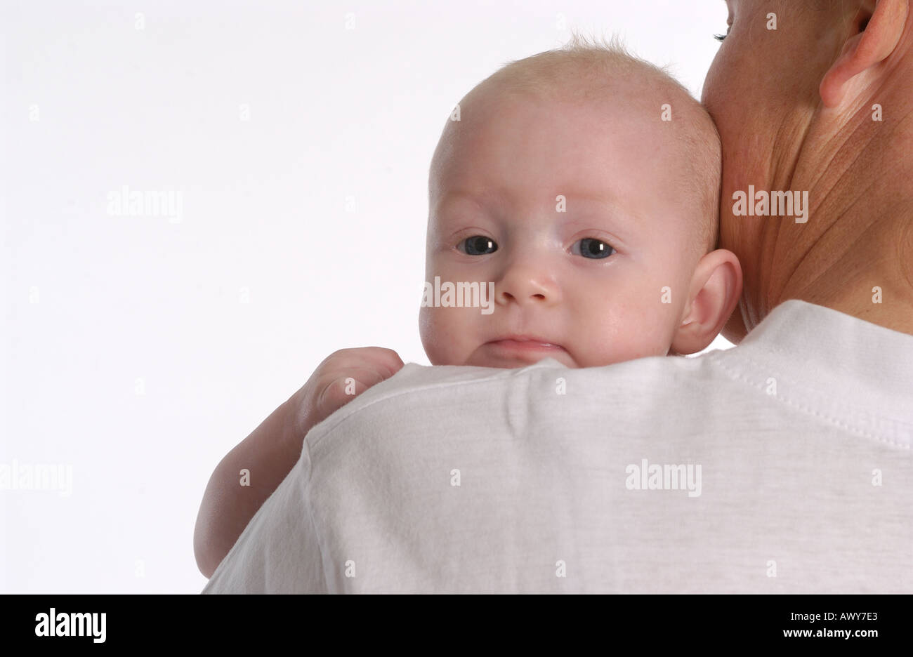baby looking over mothers shoulder Stock Photo - Alamy