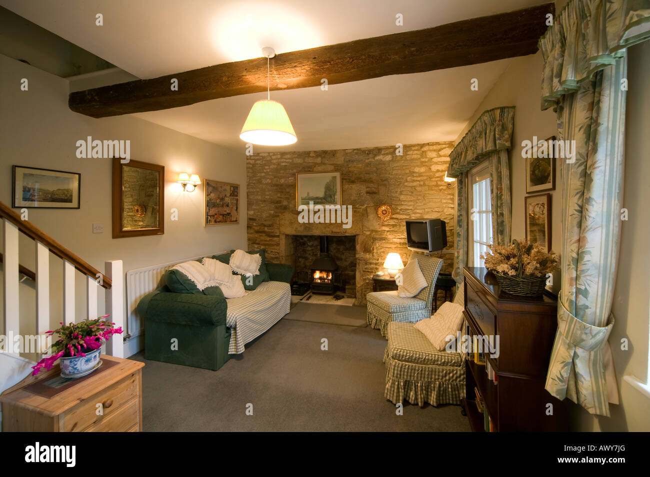 Welcome to our cottage hi-res stock photography and images - Alamy