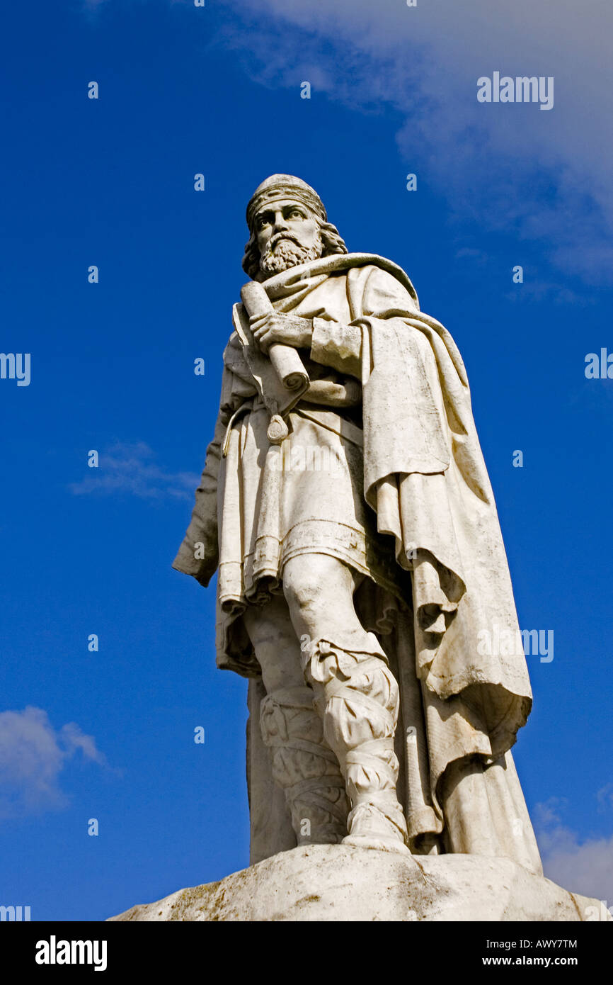 The damaged statue of King Alfred the Great in Market Square Wantage ...