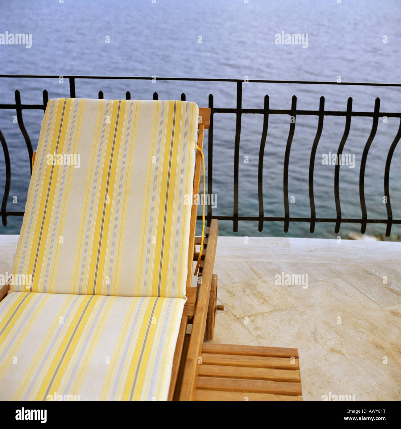 Balcony parapet hi-res stock photography and images - Alamy