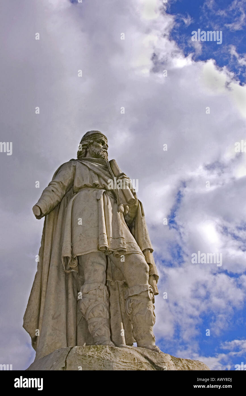 King alfred statue wantage hi-res stock photography and images - Alamy