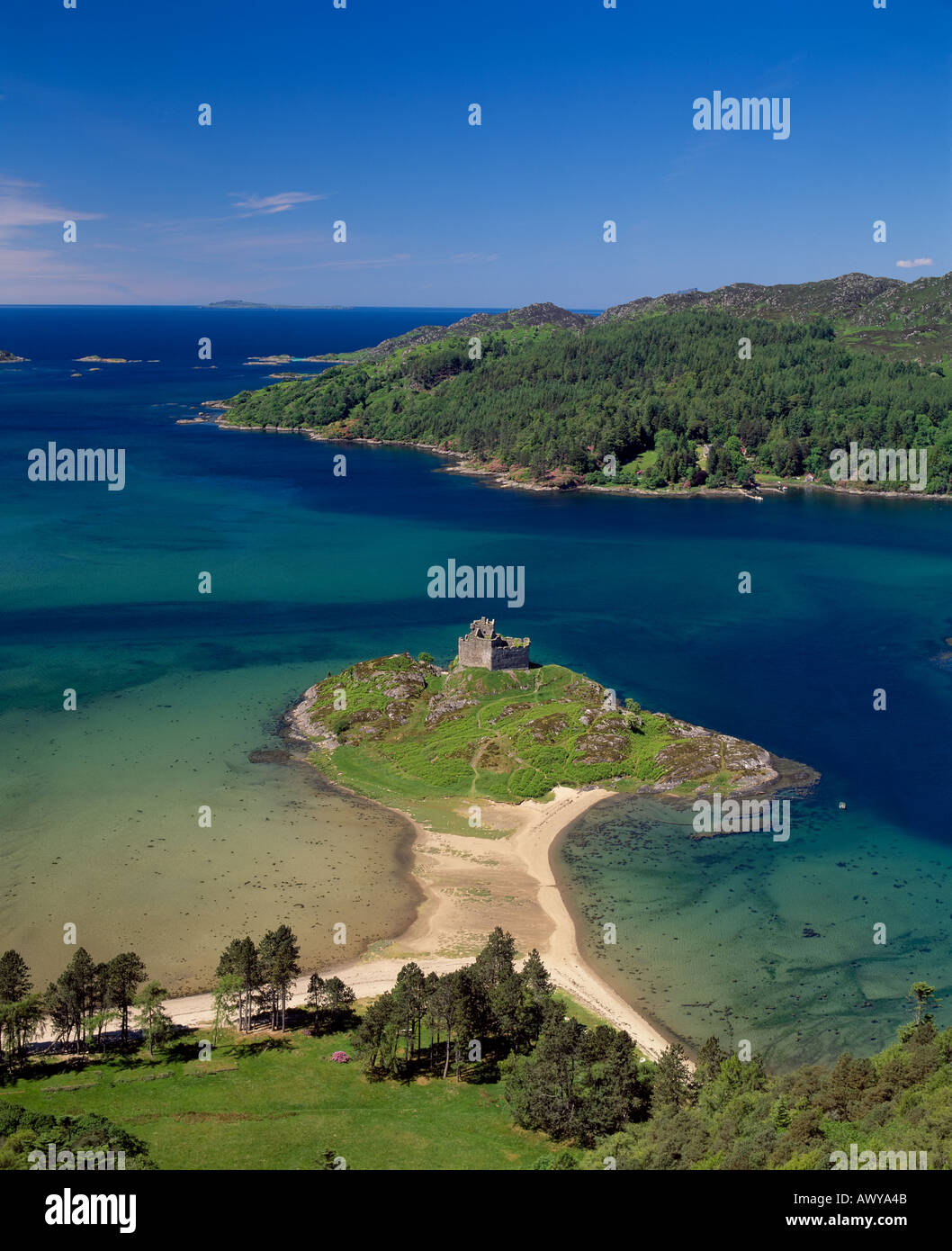 Tioram castle hi-res stock photography and images - Alamy