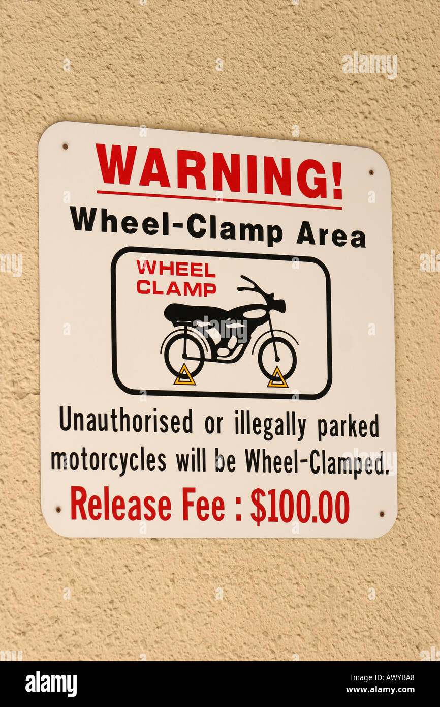 Wheel clamp sign hi-res stock photography and images - Alamy