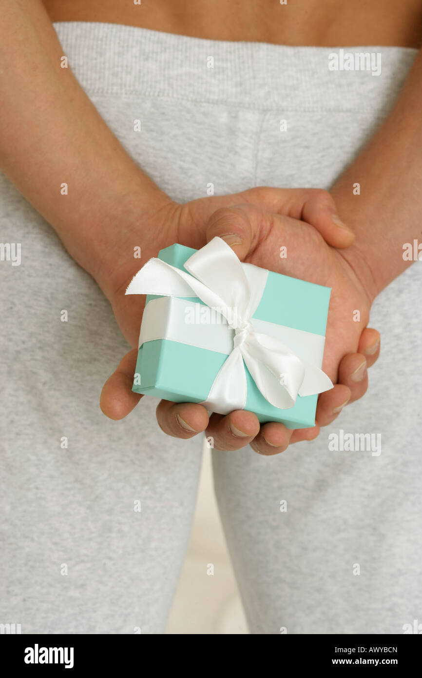 Hads behind back hi-res stock photography and images - Alamy