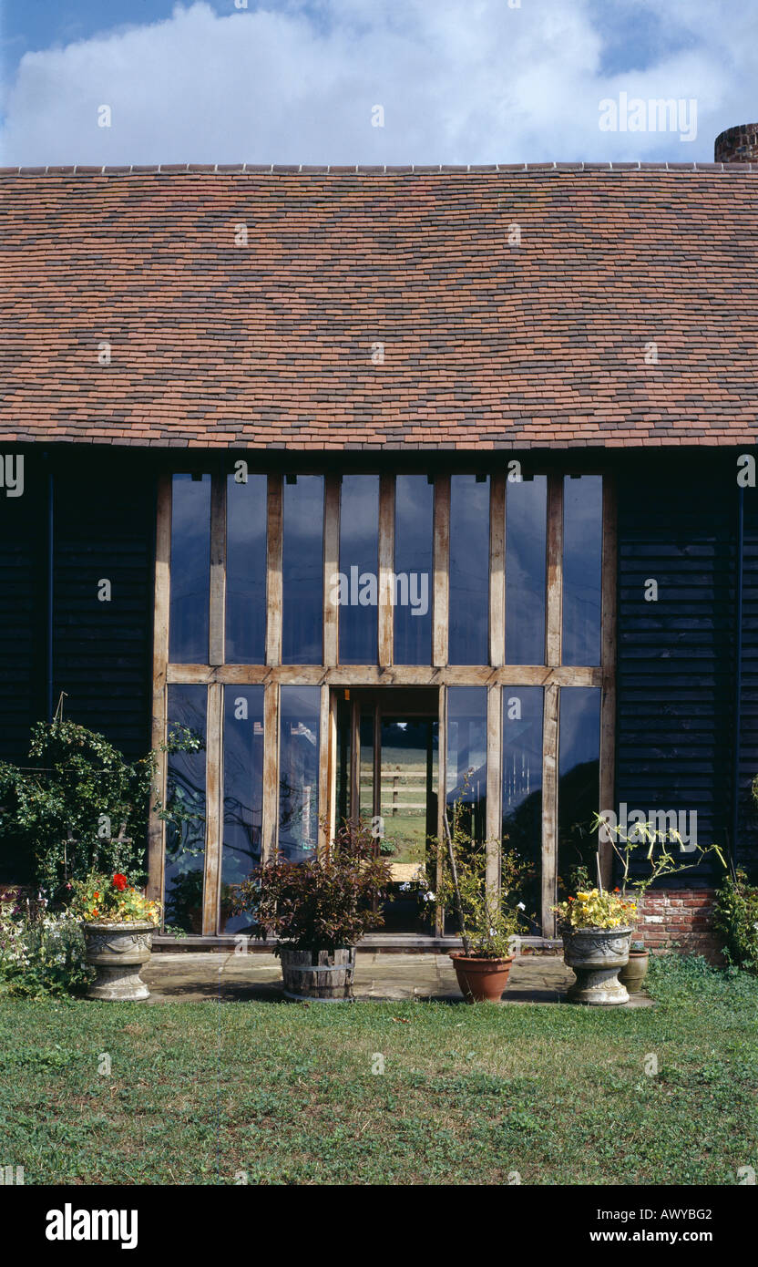 Modern barn conversion hi-res stock photography and images - Alamy