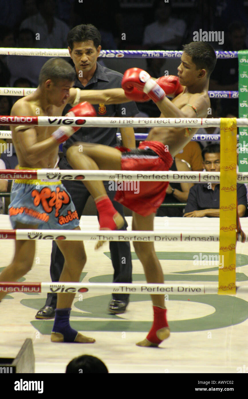 Muay Thai (Thai Boxing) Lumpini Stadium Bangkok Stock Photo - Alamy