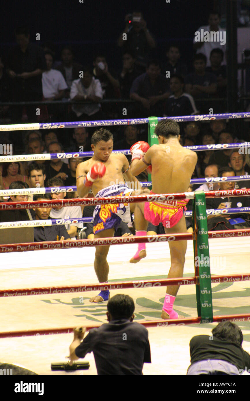 Muay Thai (Thai Boxing) Lumpini Stadium Bangkok Stock Photo - Alamy