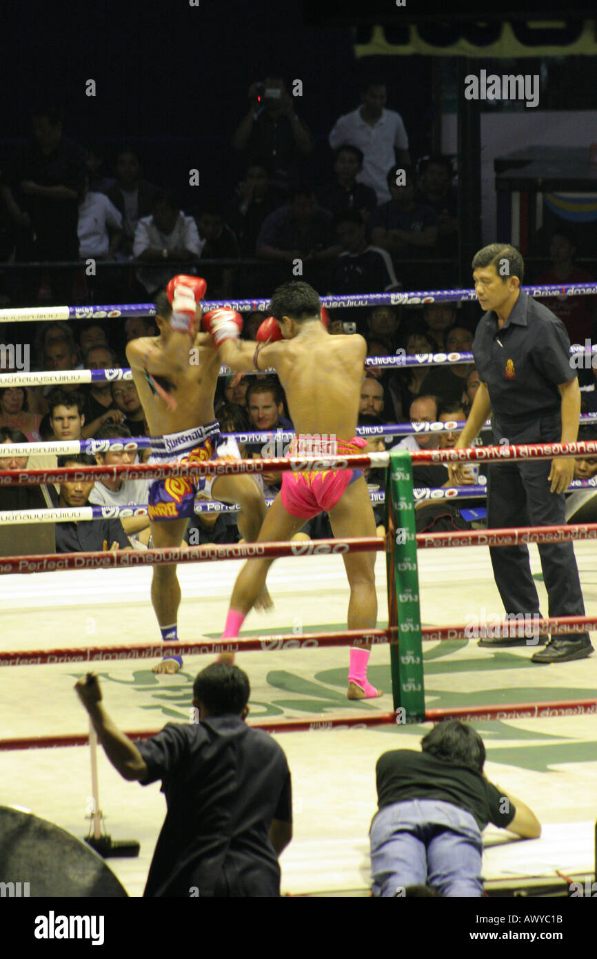 Muay Thai (Thai Boxing) Lumpini Stadium Bangkok Stock Photo - Alamy