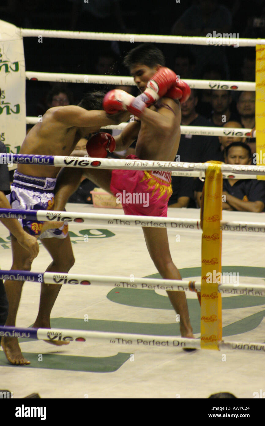 Muay Thai (Thai Boxing) Lumpini Stadium Bangkok Stock Photo - Alamy