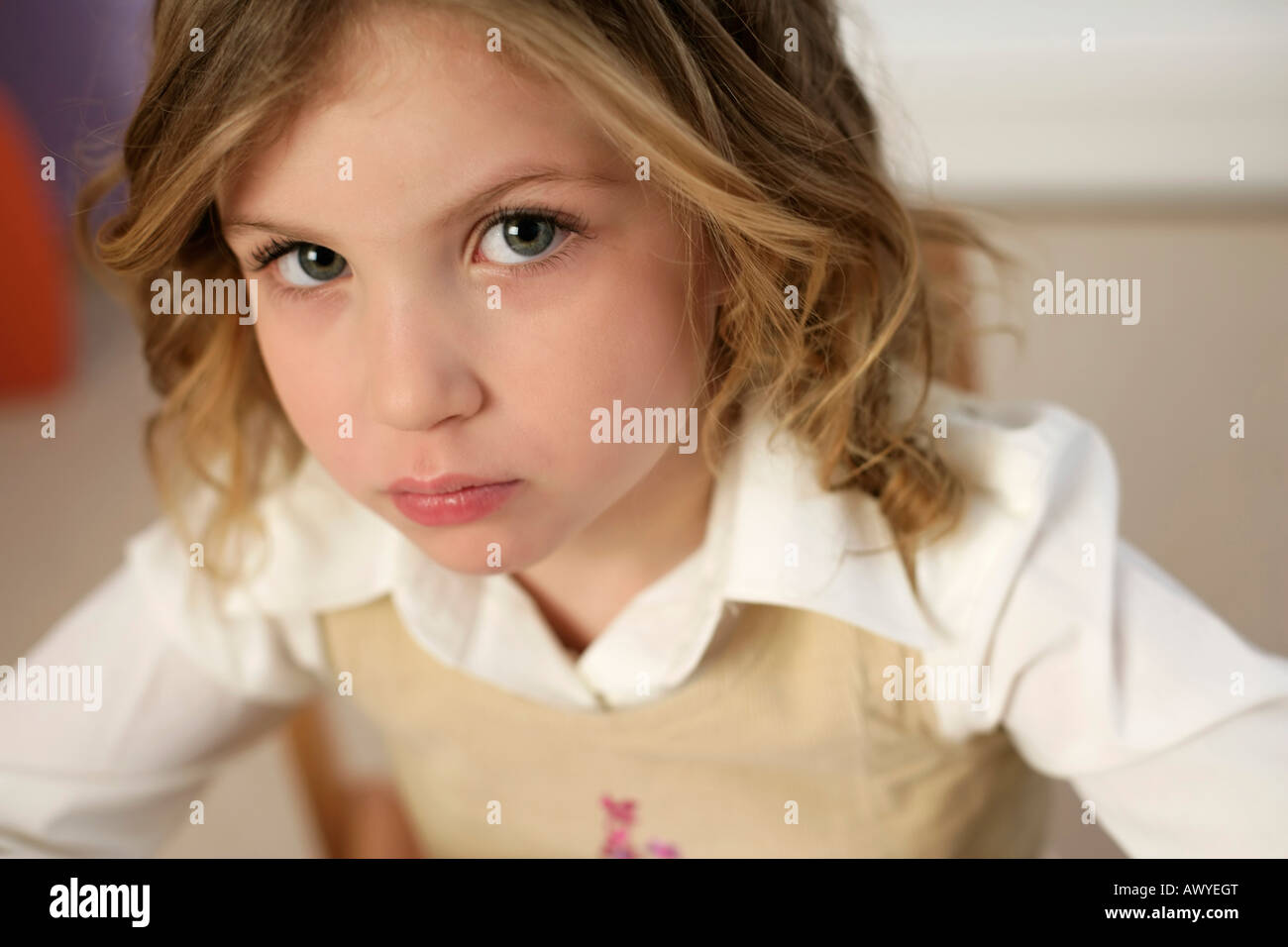 Girl looking camera seriously hi-res stock photography and images - Alamy