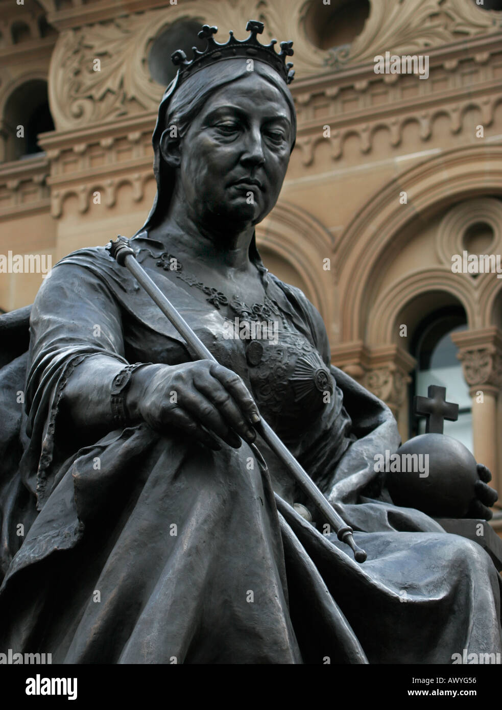 Queen victoria sculpture hi-res stock photography and images - Alamy