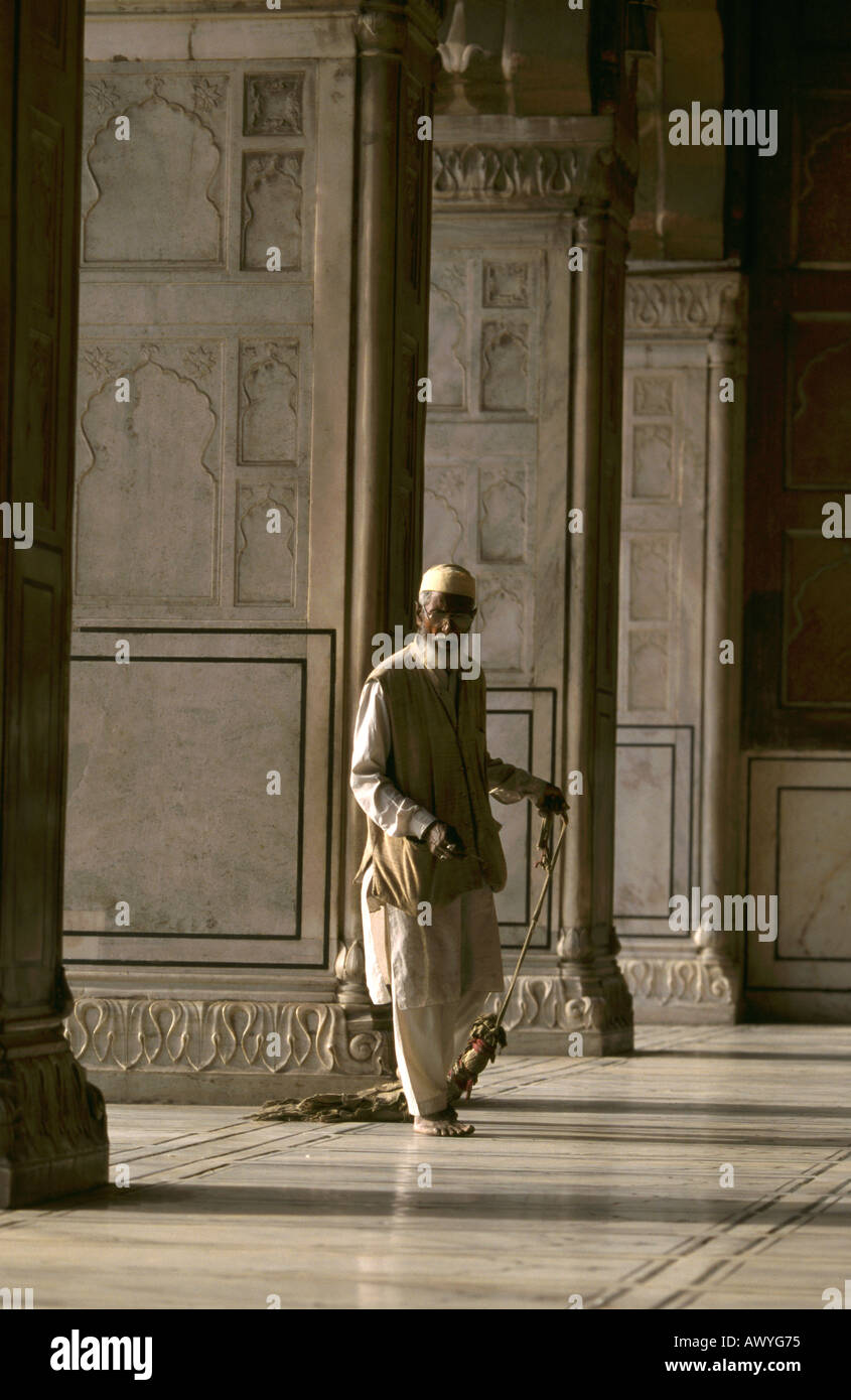Attendant cleaning the floor of the Jama Masjid in Delhi, India Stock ...