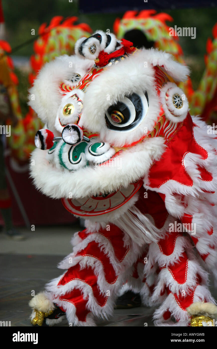 Dancing lion mid autumn festival hi-res stock photography and images ...