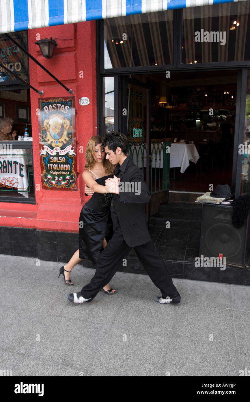 Tango dance dancing buenos aires hi-res stock photography and images ...