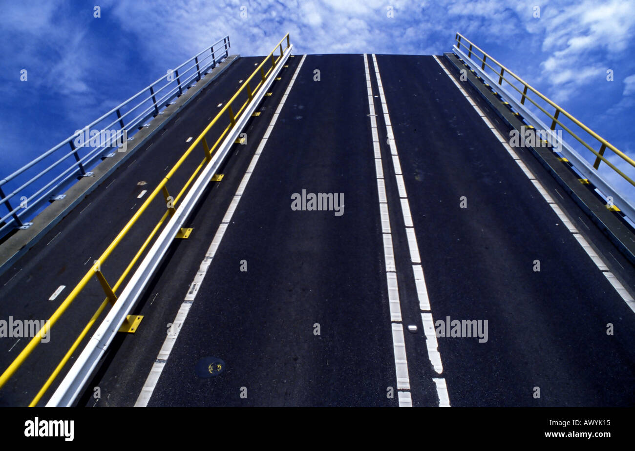 Cloud streets line up hi-res stock photography and images - Alamy