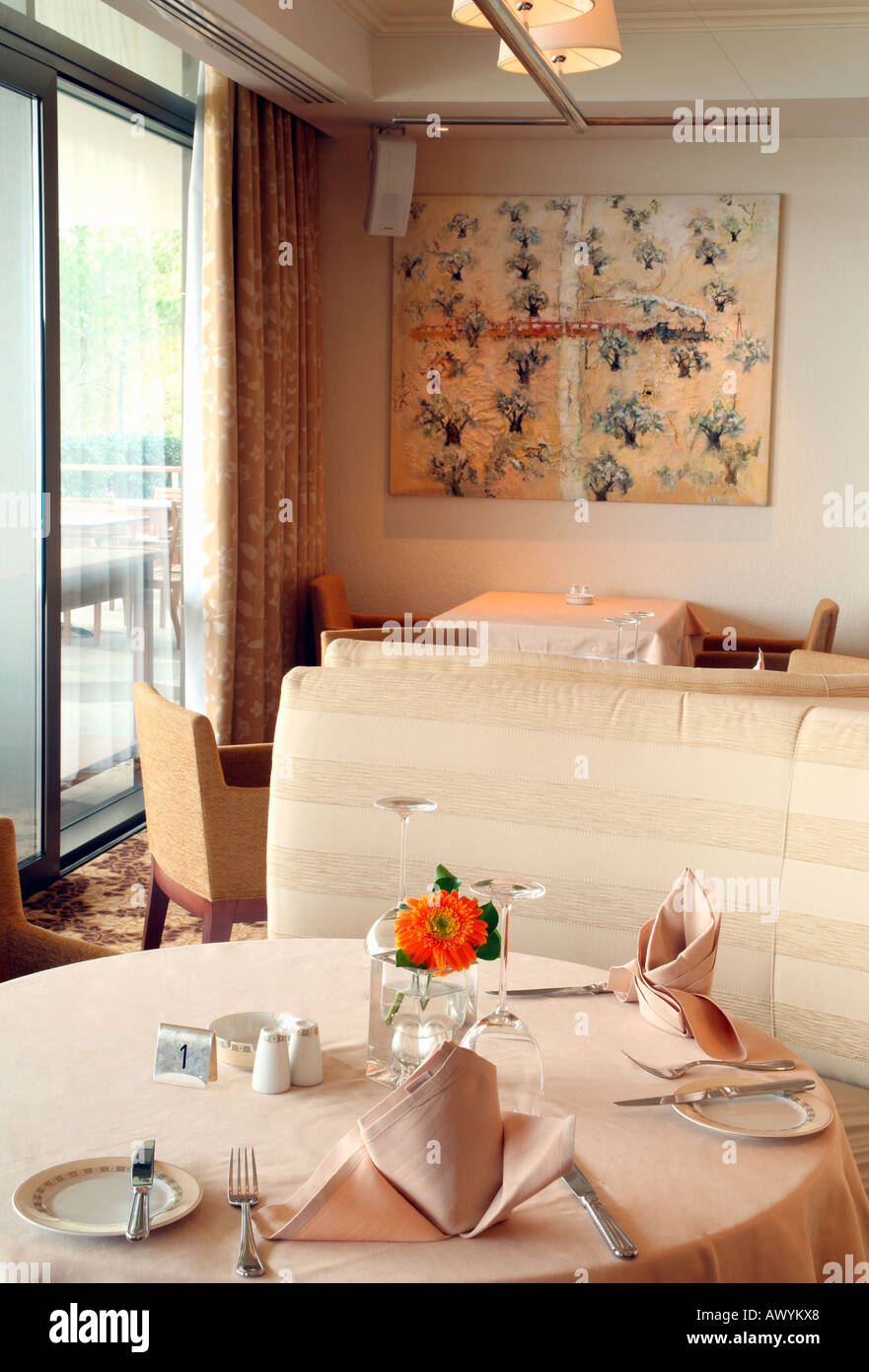 Table setting in hotel dining room Stock Photo - Alamy