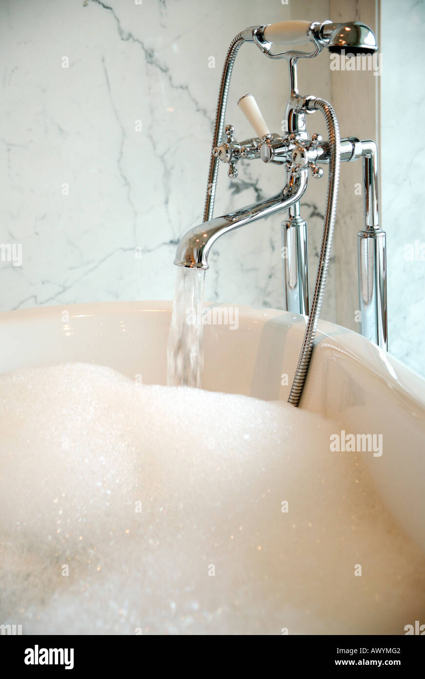 Water running into bubble bath Stock Photo - Alamy