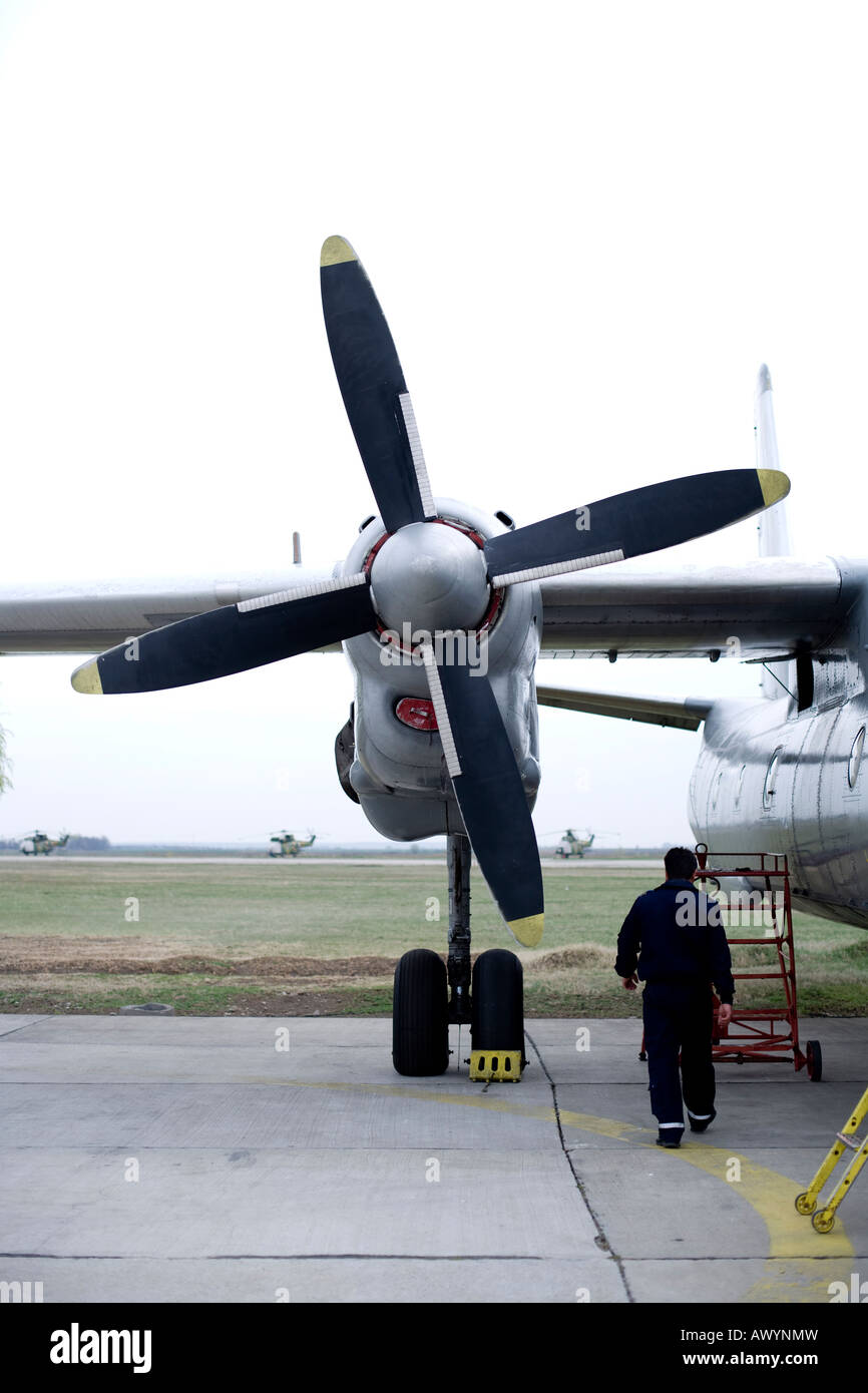 Airplane mechanic back hi-res stock photography and images - Alamy