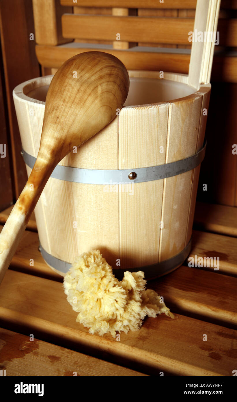 Wooden water bucket with spoon for sauna Stock Photo - Alamy