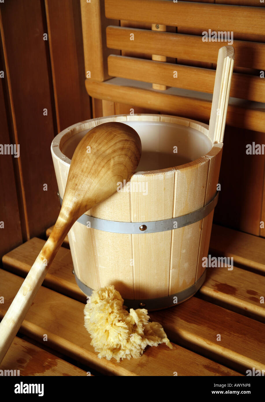 Wooden water bucket with spoon for sauna Stock Photo - Alamy