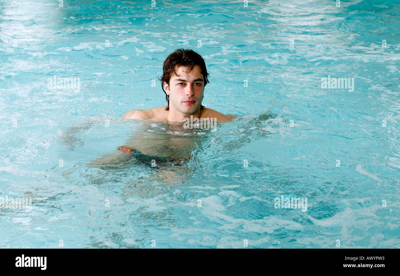 Dark indoor swimming pool hi-res stock photography and images - Alamy